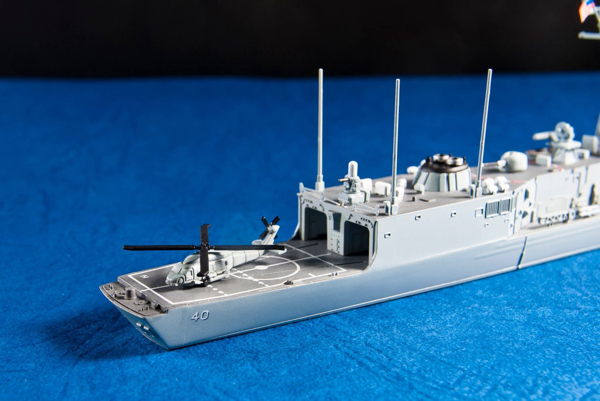 1/700 アメリカ海軍 オリバー・ハザード・ペリー級 ミサイルフリゲート | HLJ.co.jp