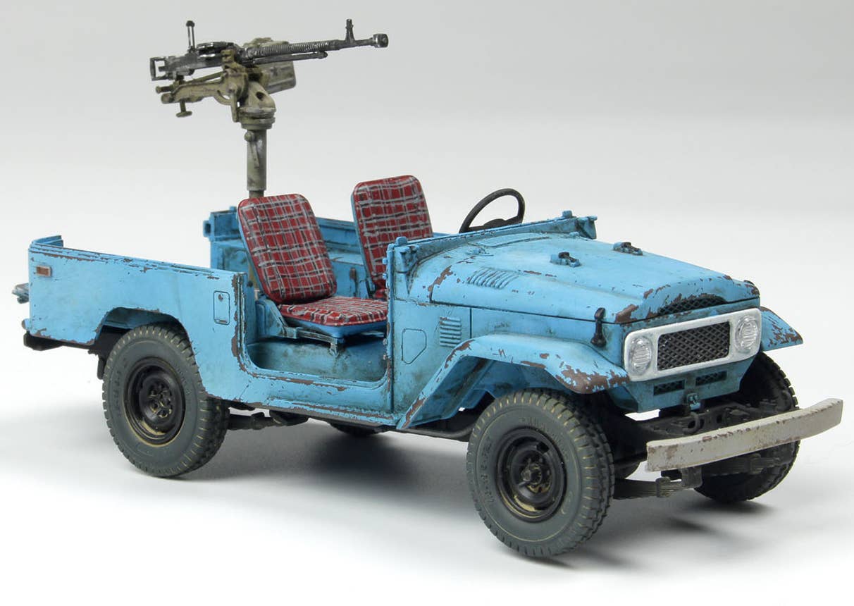 1/35 現用小型四輪駆動SUV ミリタリー仕様 DShKM重機関銃搭載型 | HLJ.co.jp