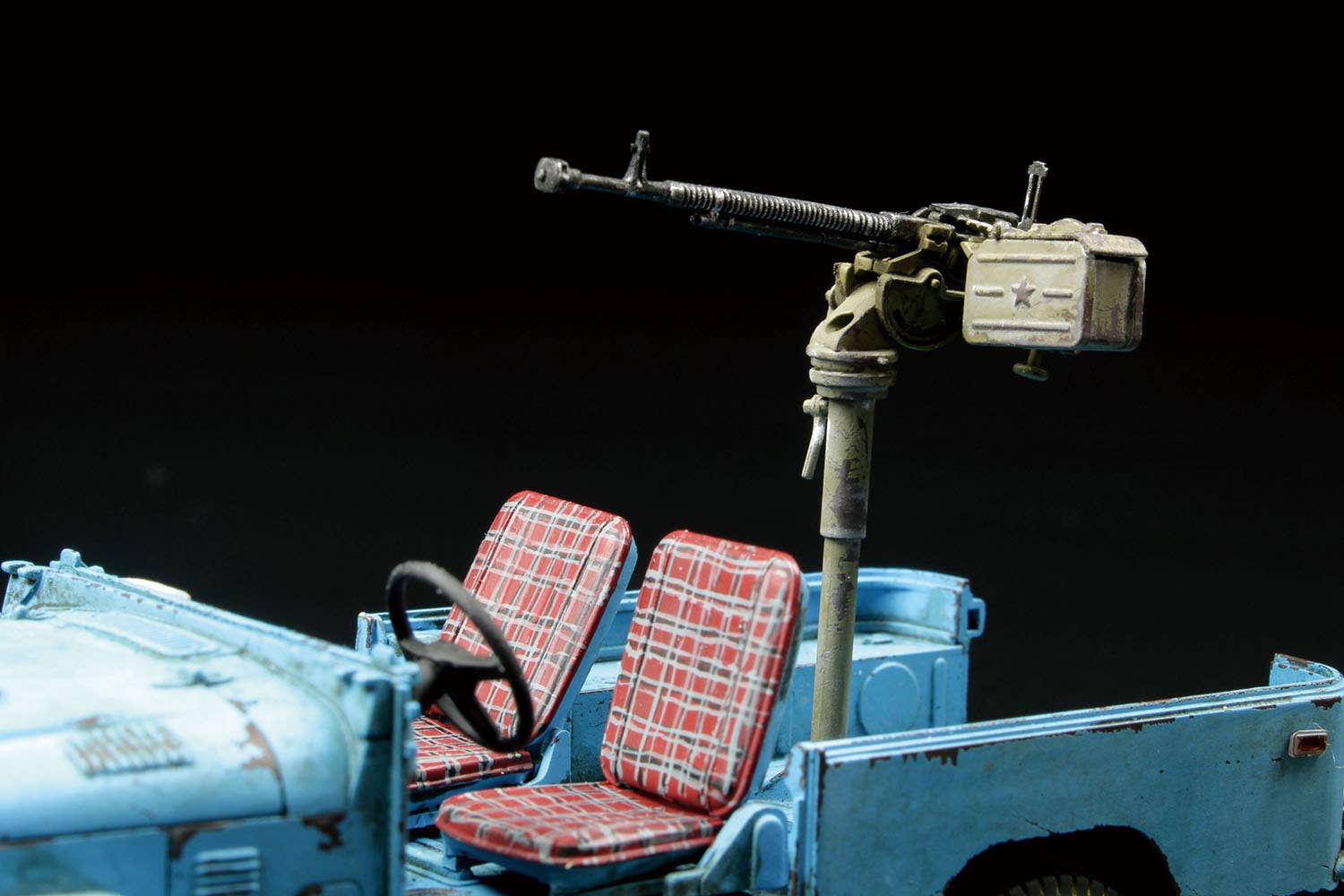 1/35 現用小型四輪駆動SUV ミリタリー仕様 DShKM重機関銃搭載型 | HLJ.co.jp