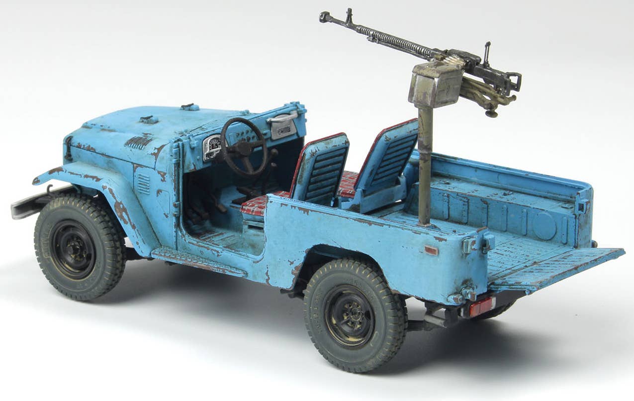 1/35 現用小型四輪駆動SUV ミリタリー仕様 DShKM重機関銃搭載型 | HLJ.co.jp