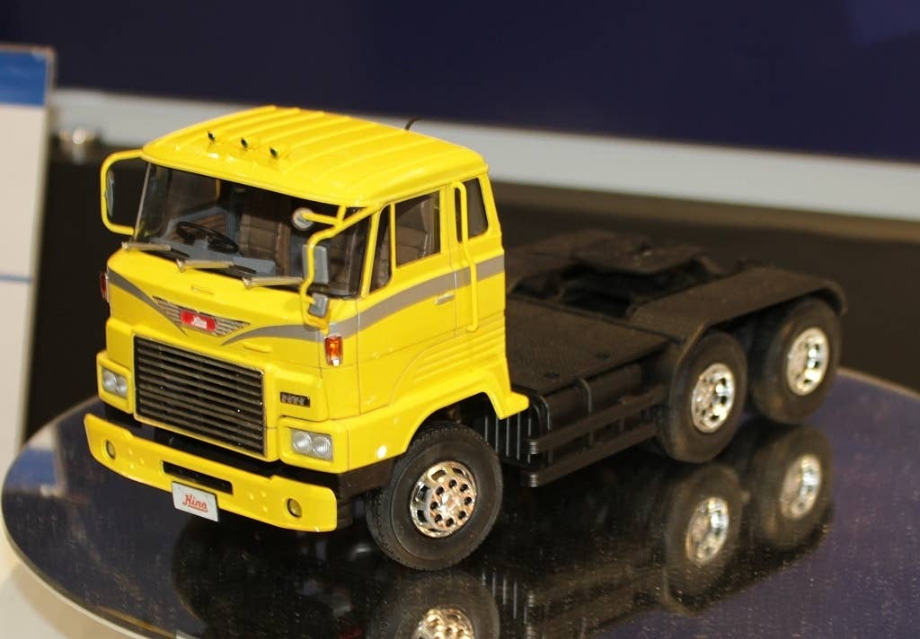 1/32 日野 HH トラクターヘッド