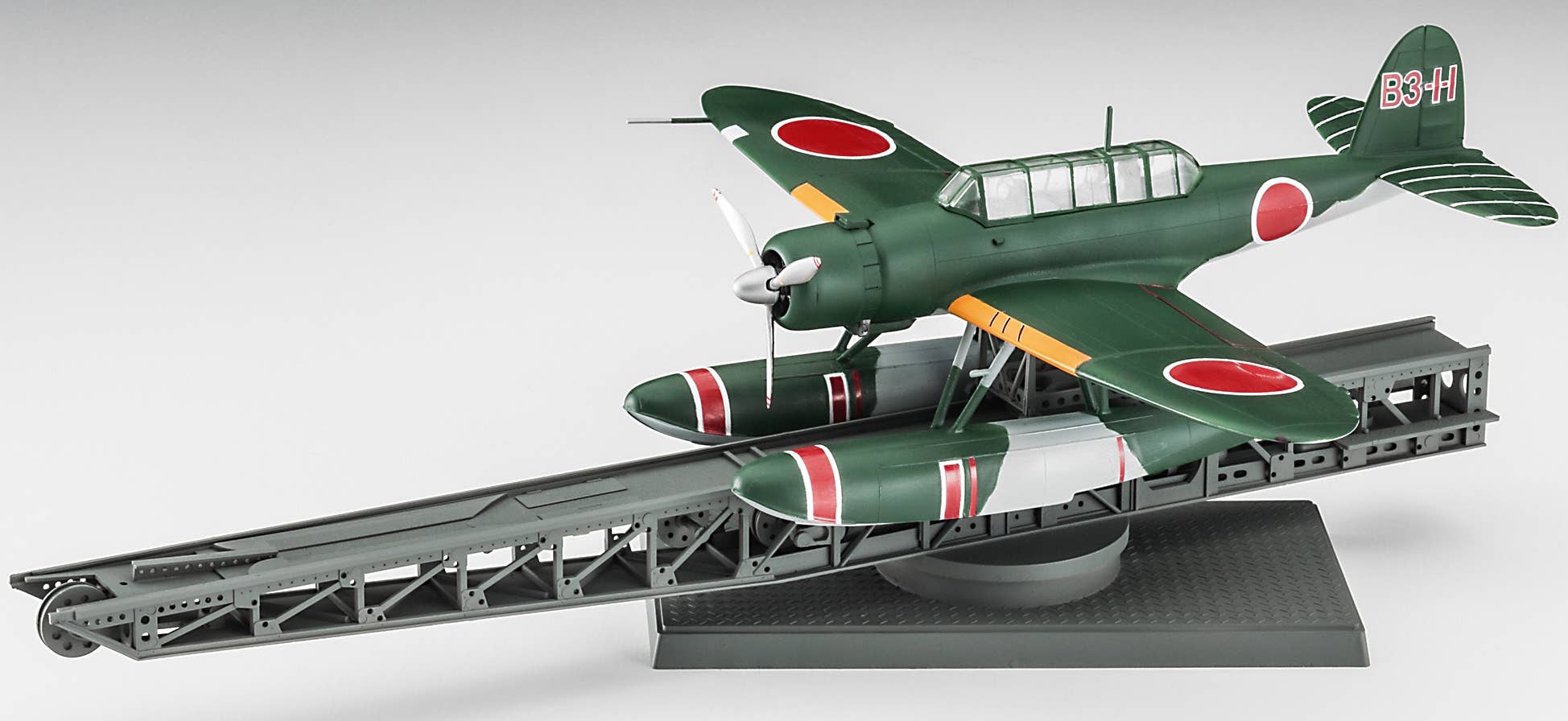 1/72 愛知 E13A1 零式水上偵察機 11型 金剛搭載機 w/カタパルト | HLJ.co.jp