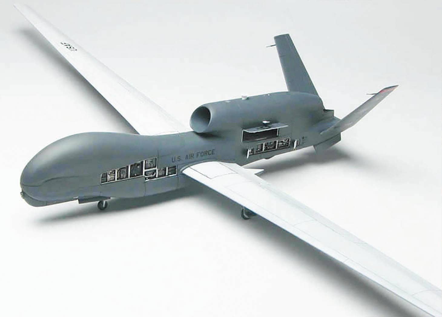 1/72 アメリカ空軍 無人偵察機 RQ-4Bグローバルホーク メインテナンス仕様 | HLJ.co.jp