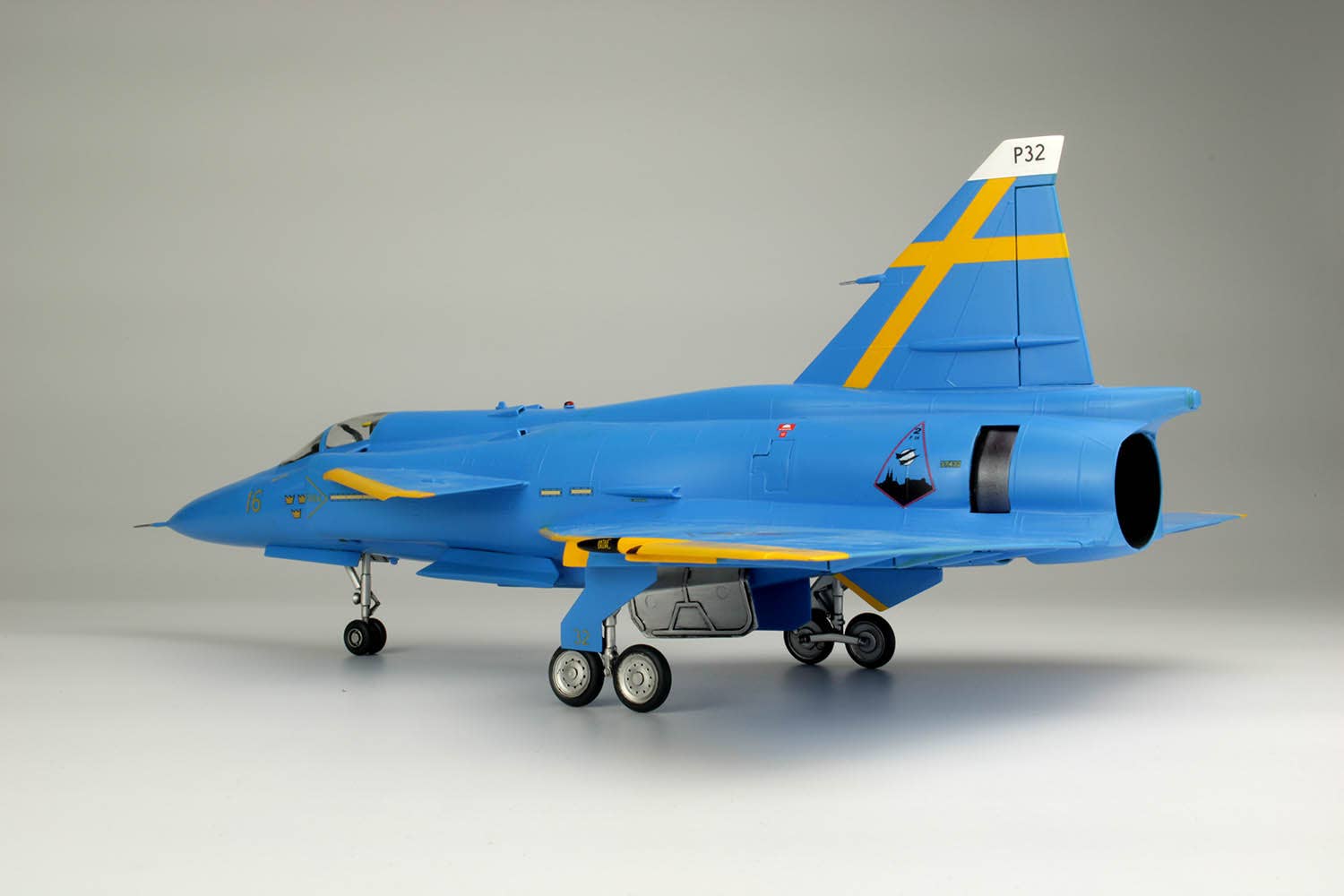 1/48 スウェーデン空軍 JA37 ヤクトビゲン ブルーピーター スウェーデン空軍75周年記念塗装機 | HLJ.co.jp