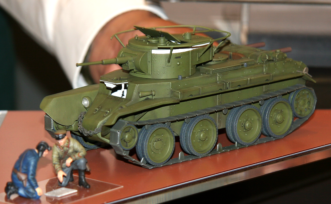 1/35 ソビエト戦車 BT-7 1935年型 | HLJ.co.jp